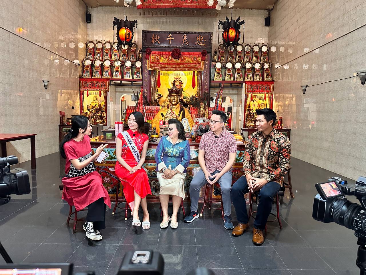 Mojang-Jajaka "Ako Amoi" versi Budaya Hakka Tionghoa - lovebandung.com